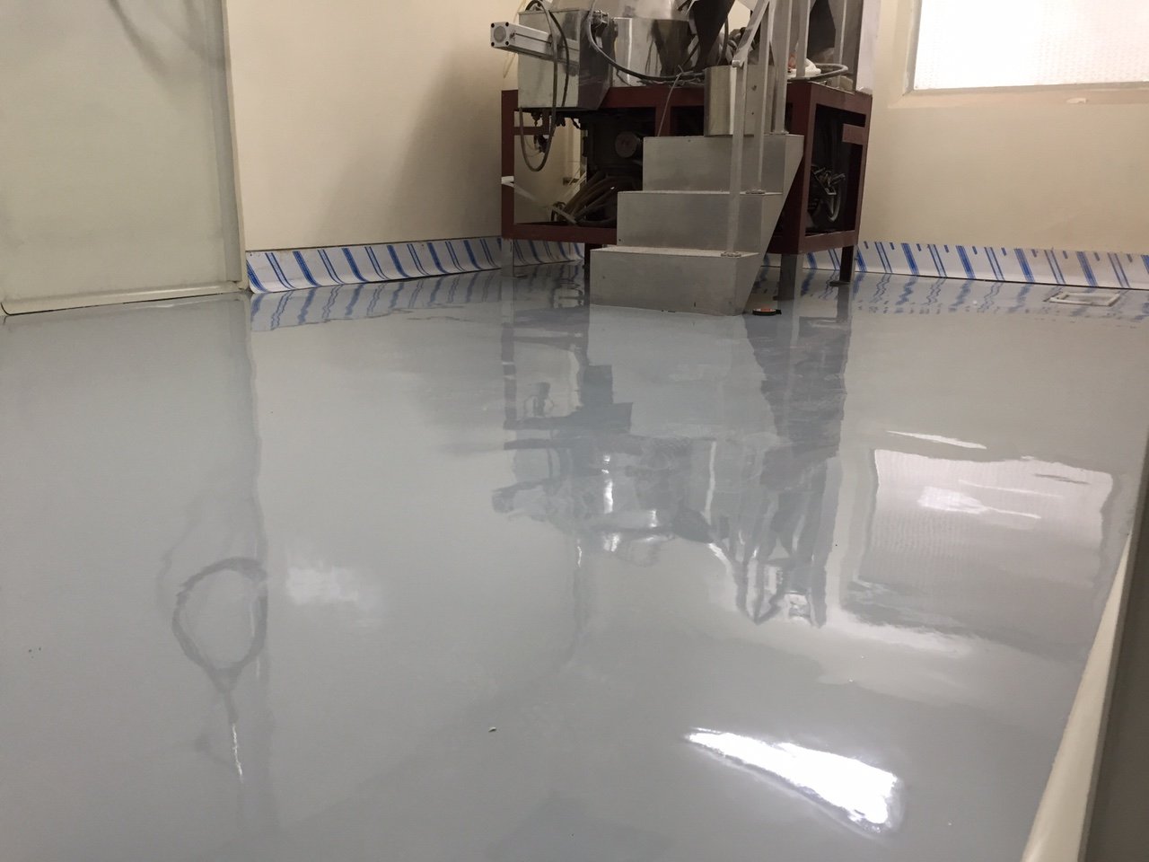 Chống thấm epoxy có mấy loại? Tìm hiểu ưu - nhược điểm của chống thấm epoxy